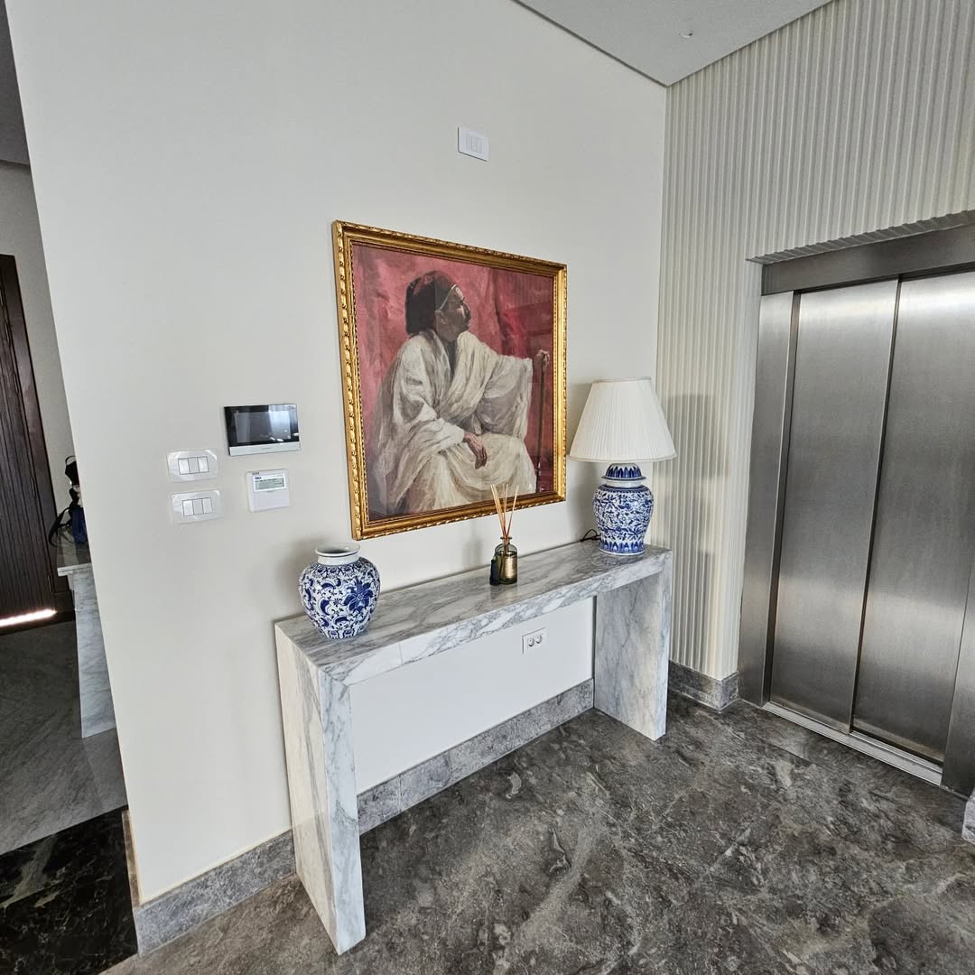 Slim Console Table - Carrara Marble - Efreshli